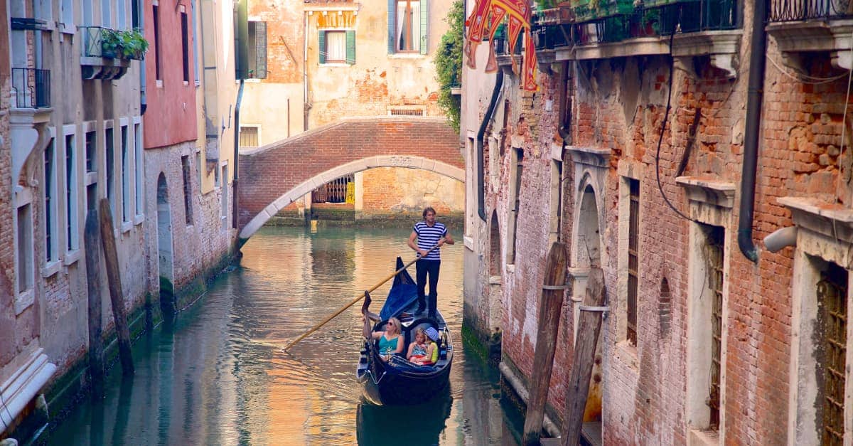 Viajando por el mundo en 5 segundos o menos a través de 14 destinos ...